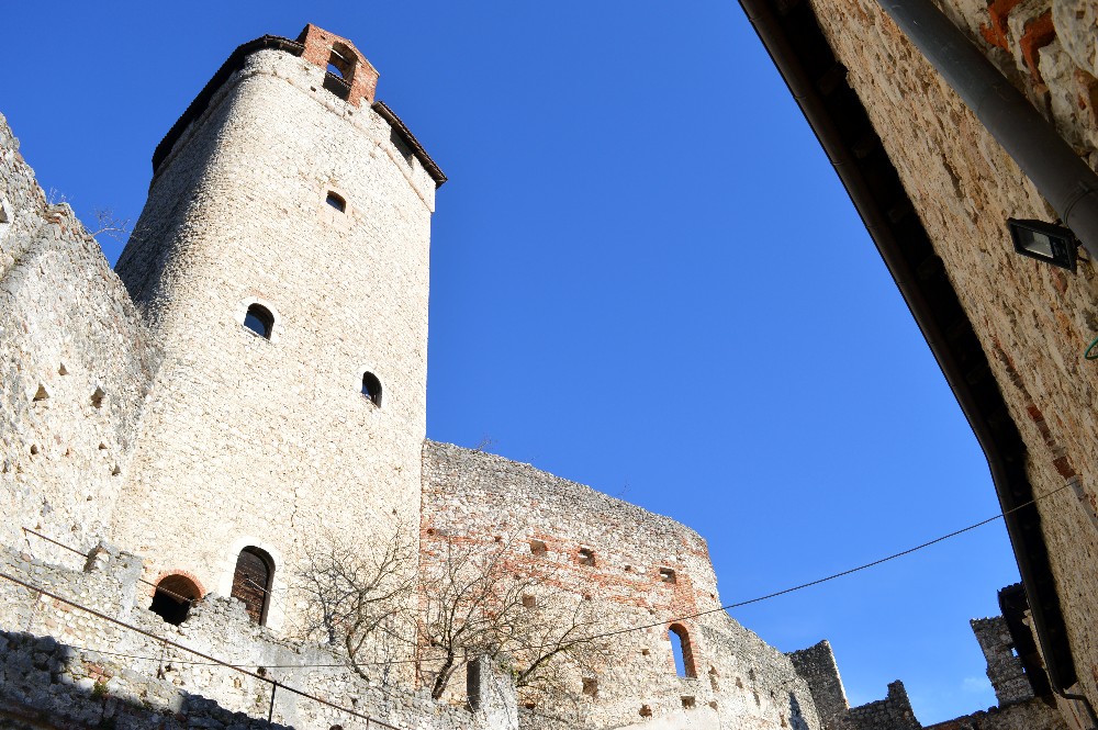 Castello di Avio: visita e informazioni - Montagna di Viaggi