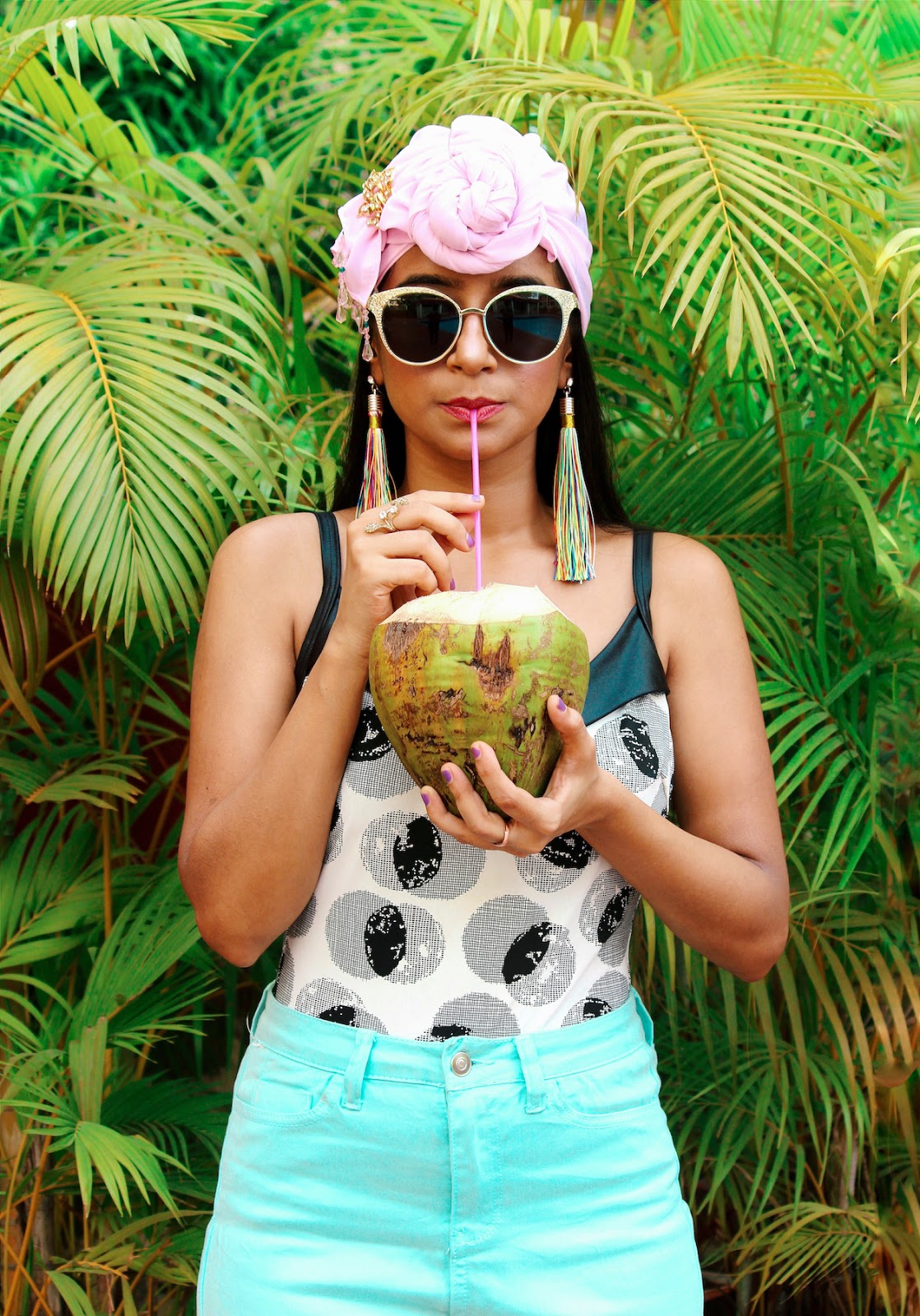 What To Wear To A Pool Party what-to-wear-to-a-pool-party