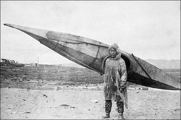 Eskimo Dancer: Kayak (qajaq): Los orígenes (o remar para vivir).