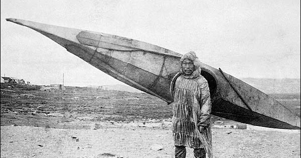 Eskimo Dancer: Kayak (qajaq): Los orígenes (o remar para vivir).
