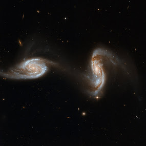 O que aconteceu com a galáxia NGC 922
