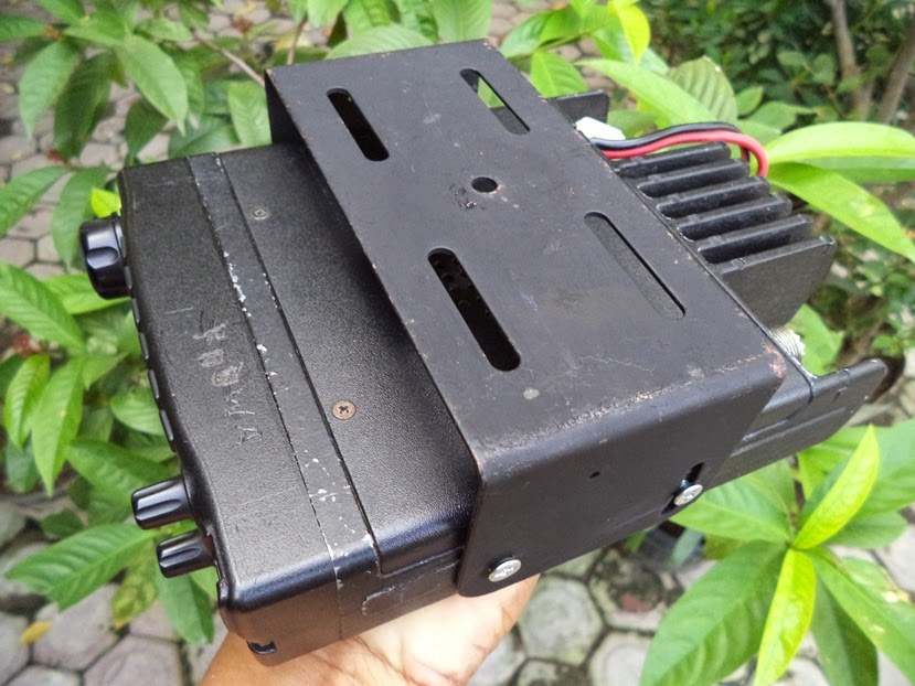 MEDAN RADIO: Icom IC-2200 Black