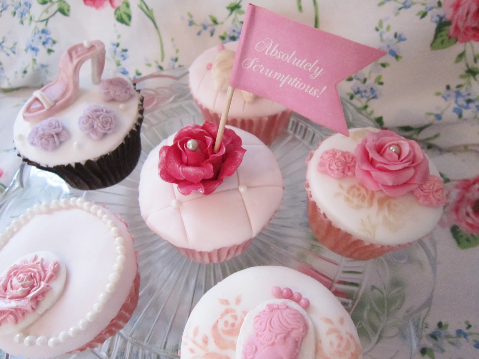 Shabby Chic Cupcakes from Lady of Vintage Bakery ♥ - Victoria's Vintage ...