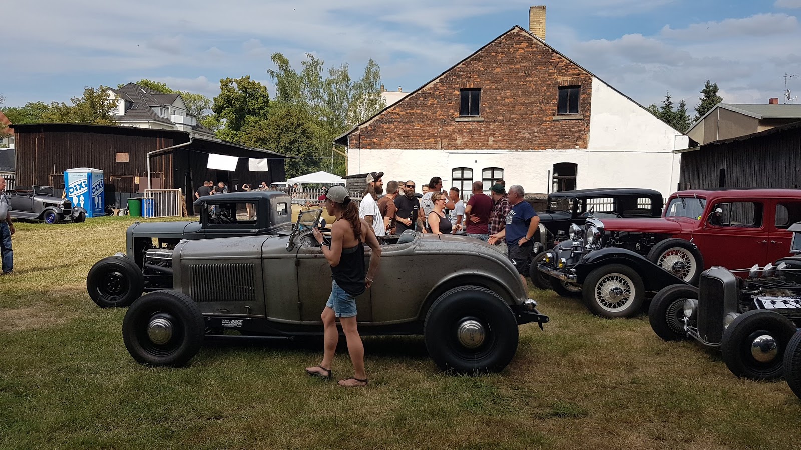 kustomizerkurt: last saturday....ATZE`S Hot Rod barn...