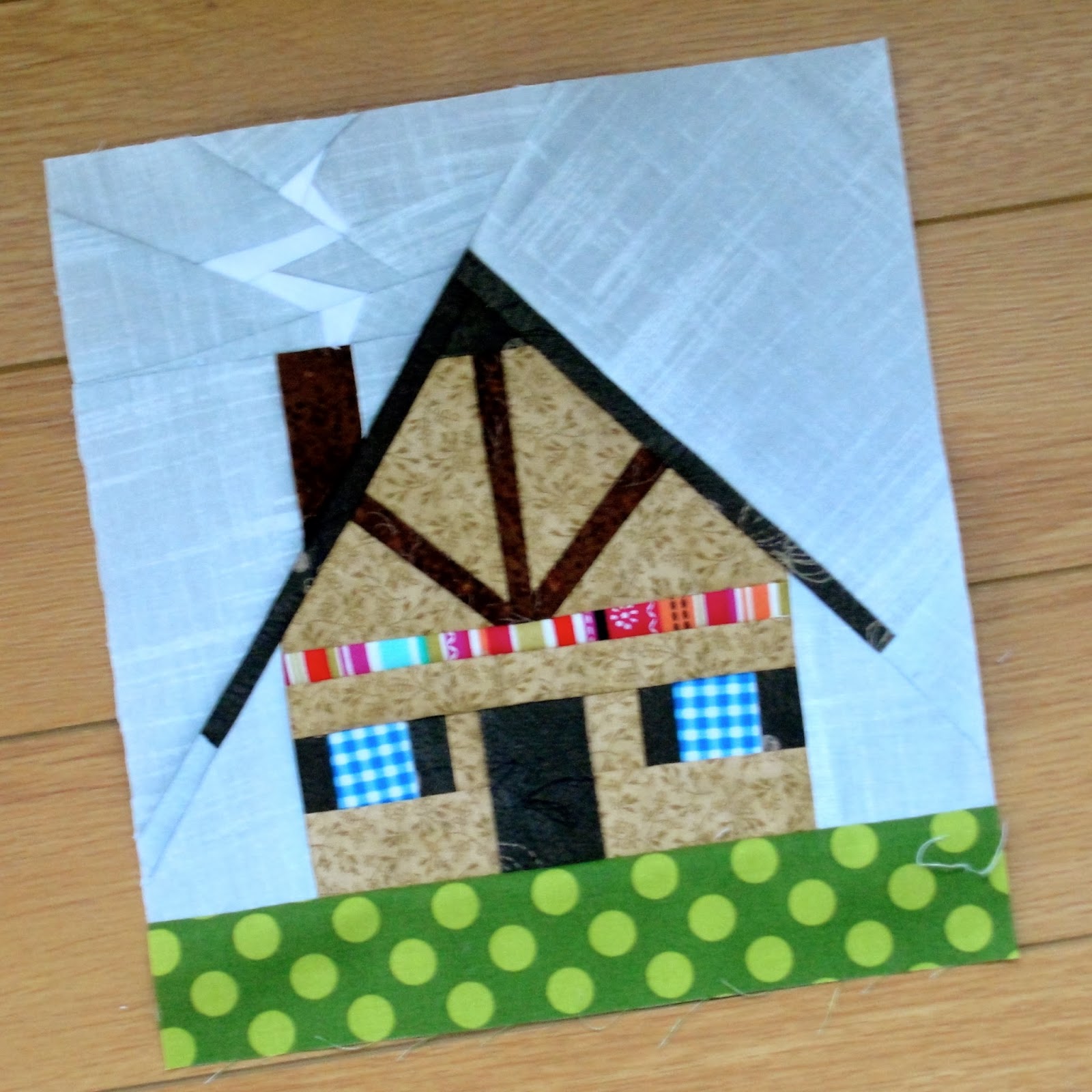 DSC04887.JPG 1,600×1,600 pixels | House quilt block, House quilts ...