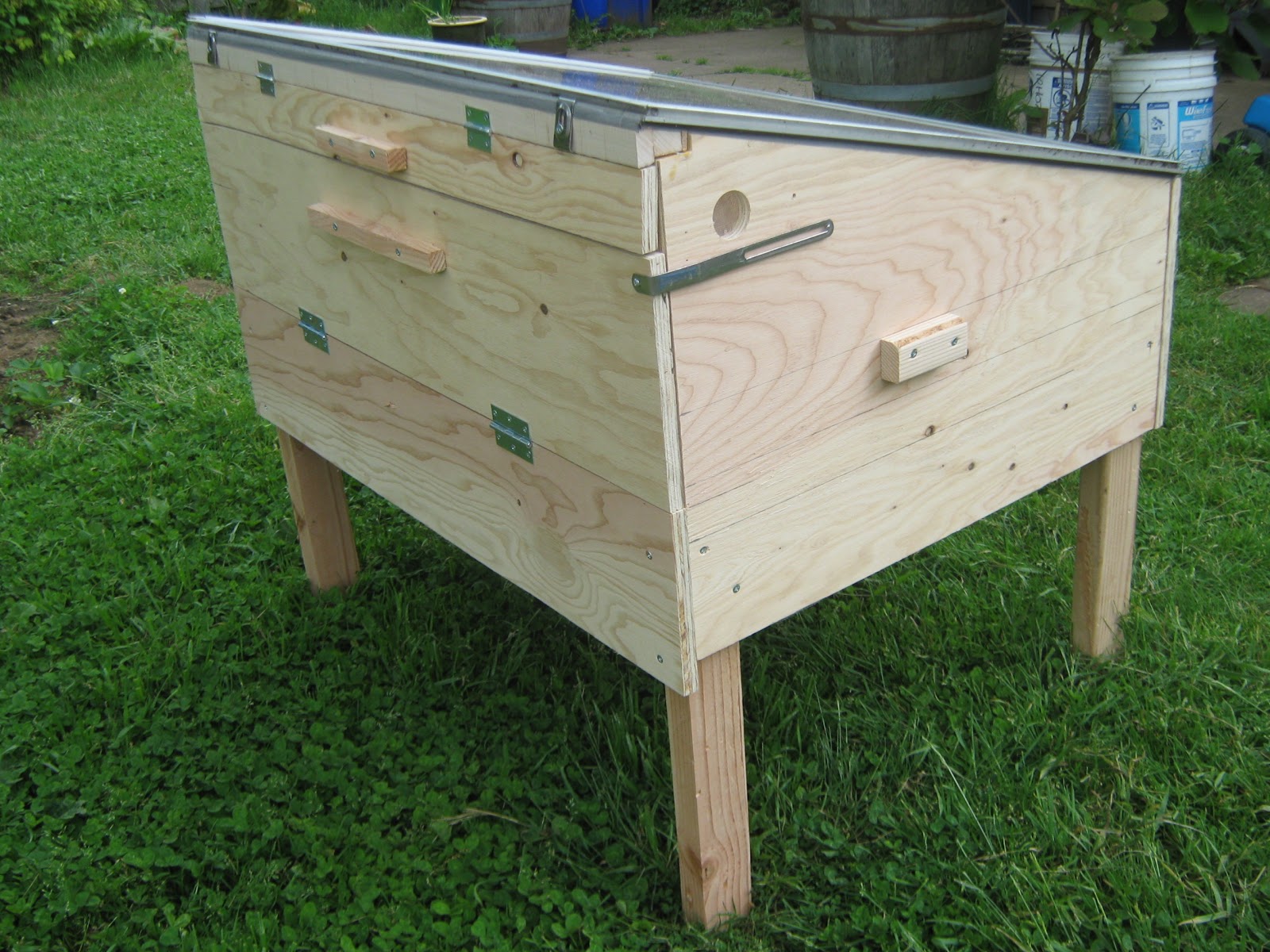 Simply Resourceful: Solar Food Dehydrator