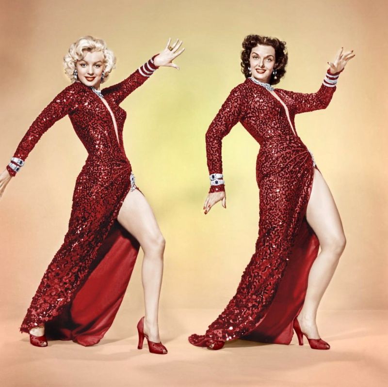 32 Stunning Photos of Marilyn Monroe and Jane Russell While Filming ...