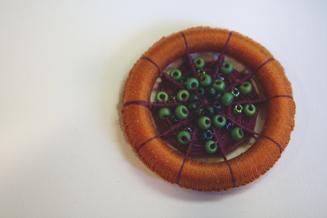 Random Acts of Color: More Dorset Buttons: Making Wagon Wheels When I'm ...