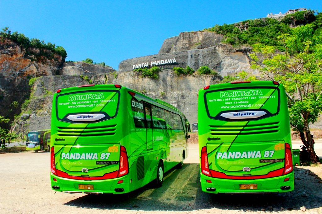Foto Bus Pandawa 87 Jetbus 2 HD Hijau di Pantai Pandawa - Kumpulan Foto Bis