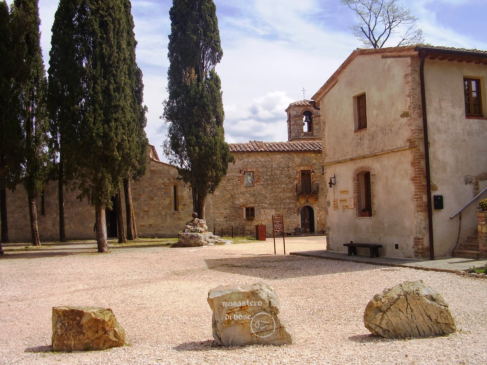 PERSONA E COMUNITA'.: La Comunità monastica di Bose a Cellole.