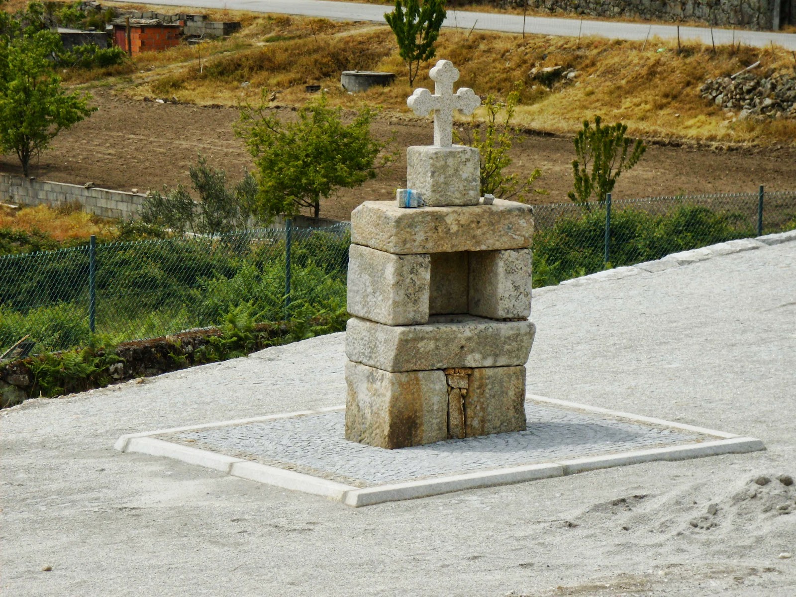 Mareco: Monumento a entrada de Mareco, em construção