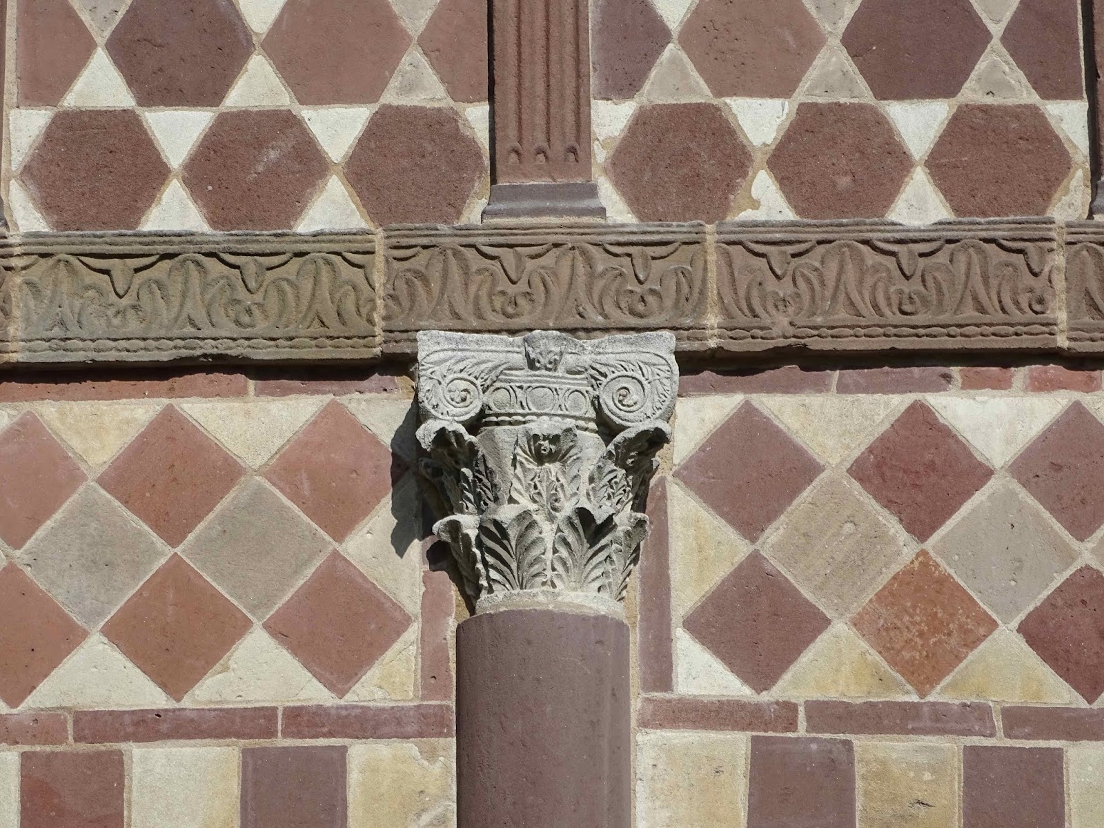 LAS PARIDAS DE MARCELO DEL CAMPO: Los capiteles de la Torhalle Lorsch