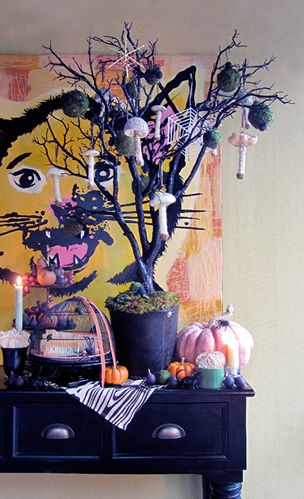 The Decorated Tree: of cats and men at Halloween