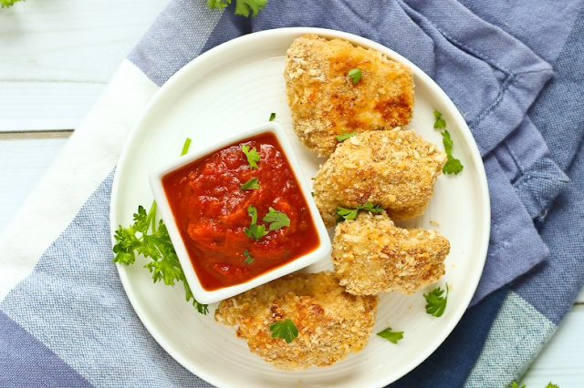 Breaded and Baked Homemade Chicken Nuggets - Emna Recipes