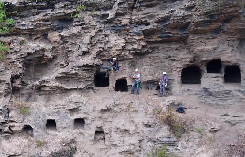 XTerraSpace: 37 ancient rock tombs discovered in Central China