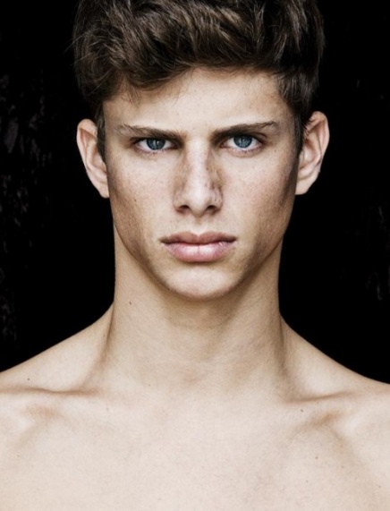 L'Homme du Jour: BARRETT PALL