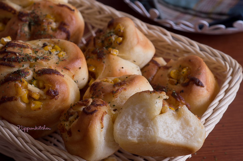 ขนมปังข้าวโพดมายองเนส (Corn Mayo Buns) - Nipponkitchen