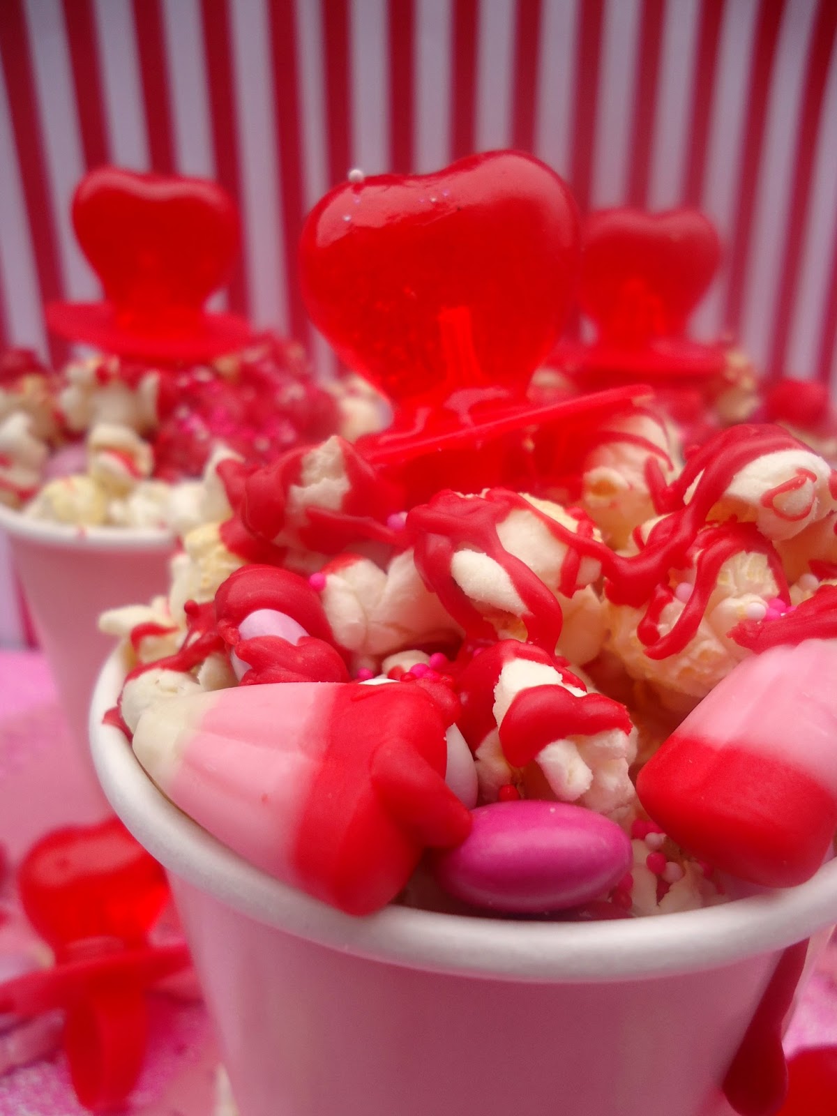 chica chocolatina: Cupid's Arrow Popcorn & Candy Munch Cups