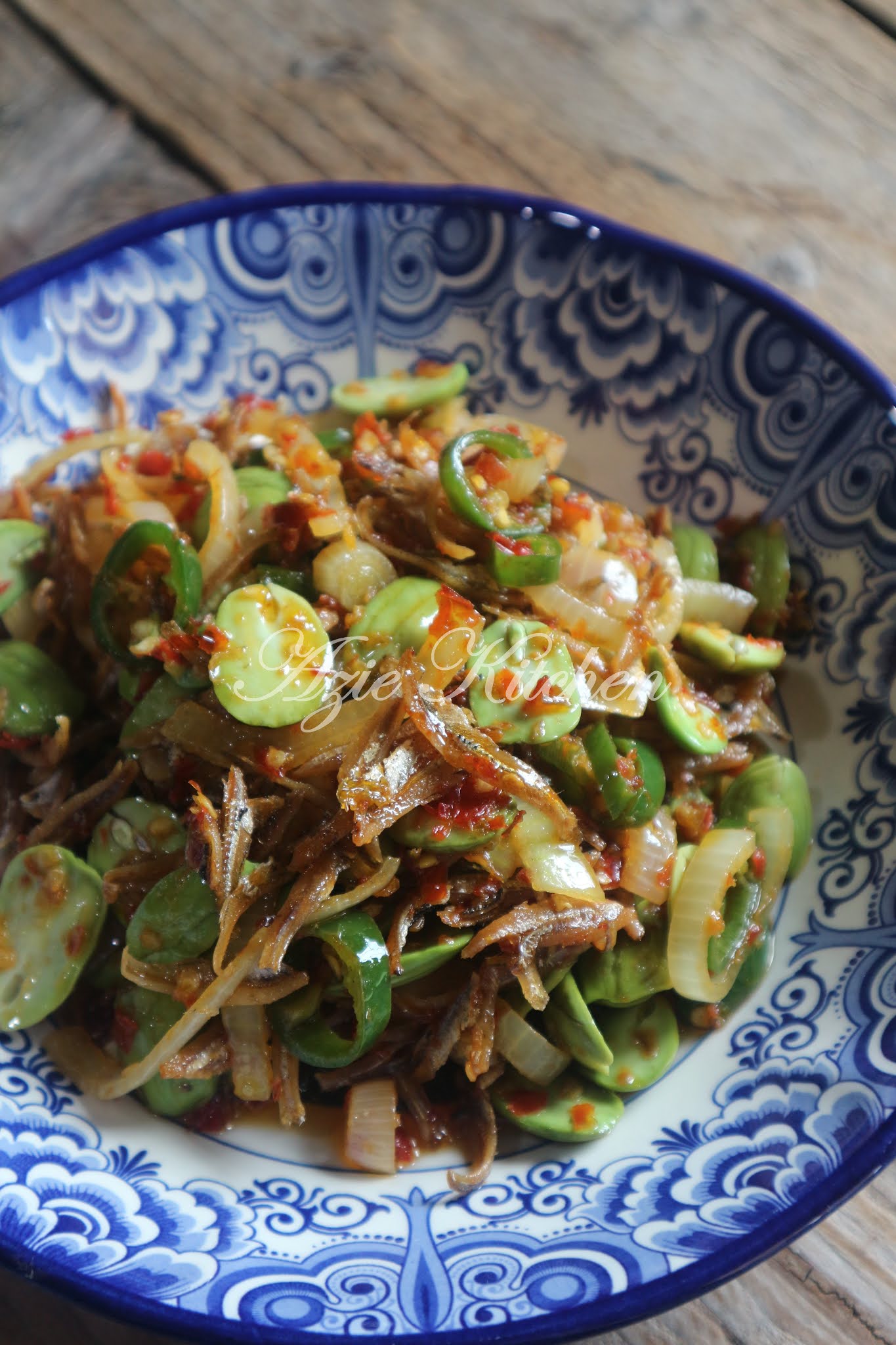 Ikan Bilis Goreng Cili Api Petai Yang Mudah dan Sedap - Azie Kitchen