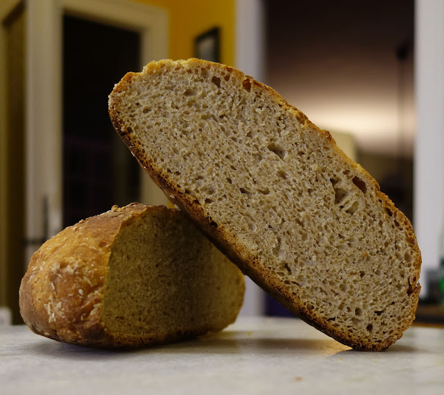 Living the life in Saint-Aignan: Une boule de pain complet