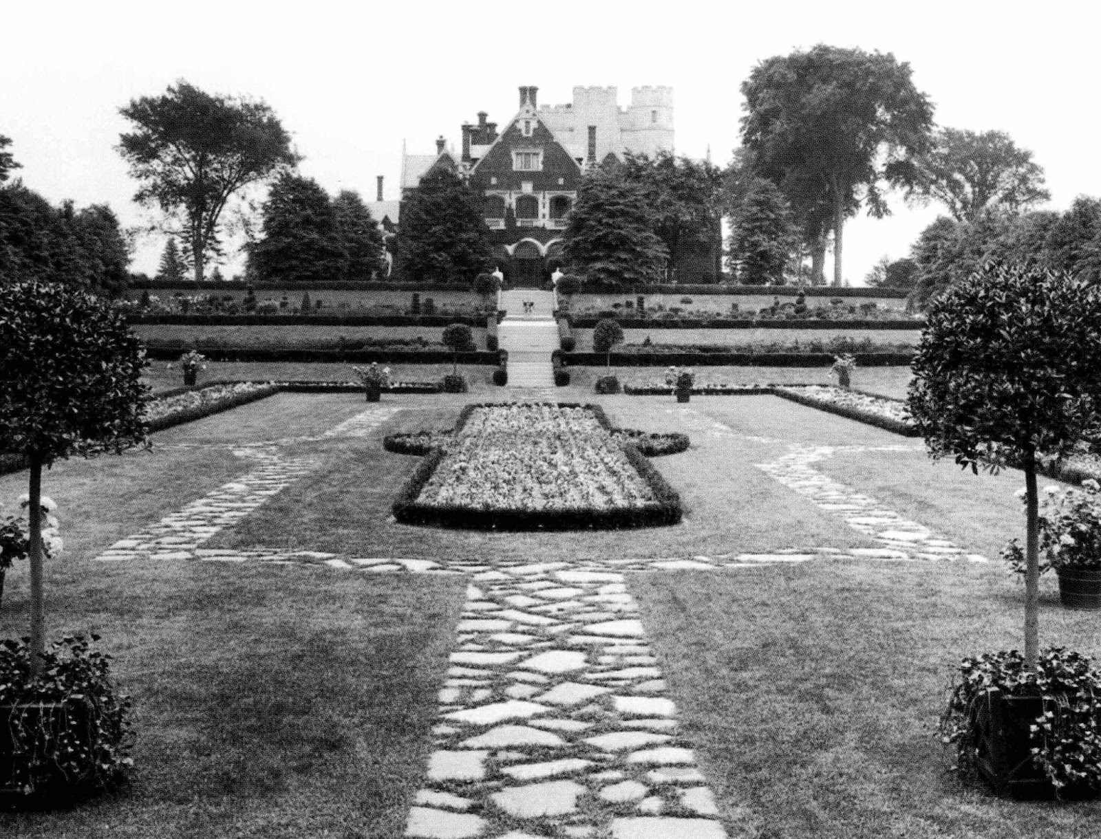 In Gatsby's Footsteps: "Inisfada" - North Hills, New York (Pt. 1)