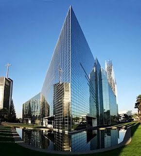 News Dumper: The largest glass building in the world