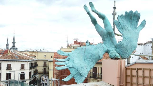 Madame Macabre: Otra estatua de Lucifer aterriza en Madrid.