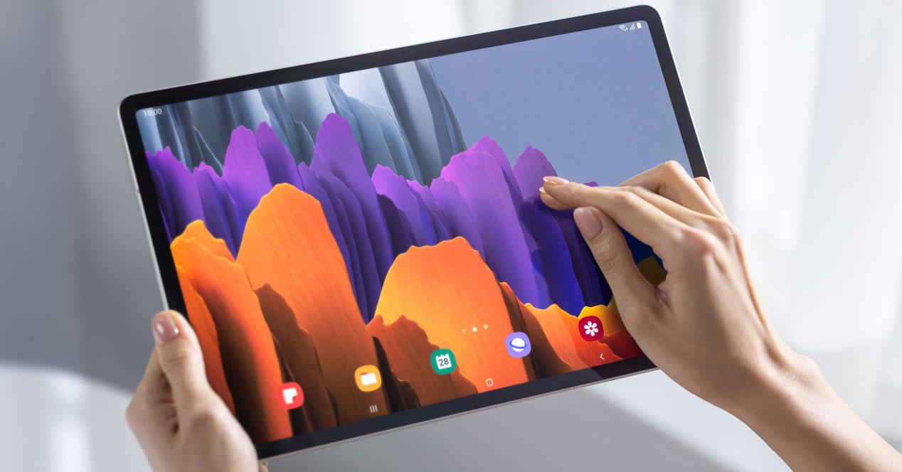 ¿Cuál es la adecuada: tablet o tableta?