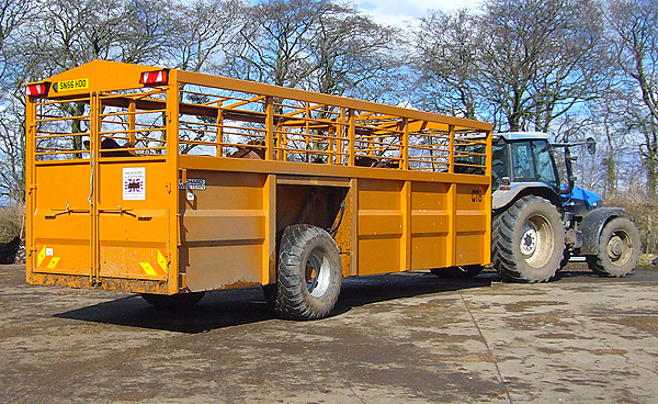 WELCOME TO THE RICHARD WESTERN BLOG: Easy Load Livestock Transporter ...