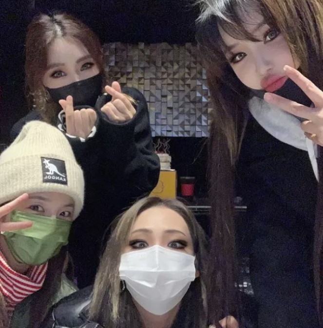 Park Bom reveals 2NE1 recently got together in a recording studio