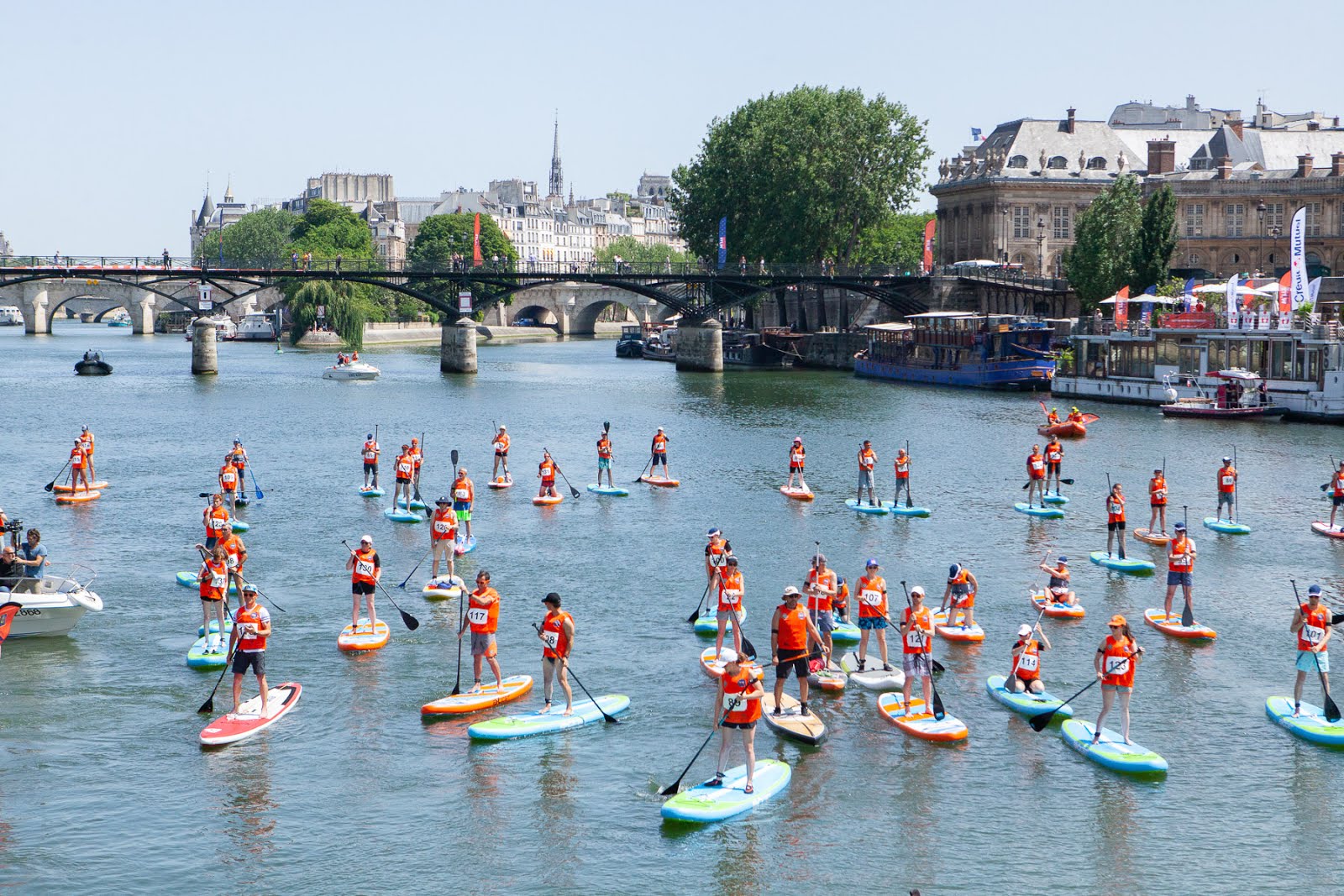 200 paddleurs étaient sur la Seine hier pour le Mille SNSM Paddle ...