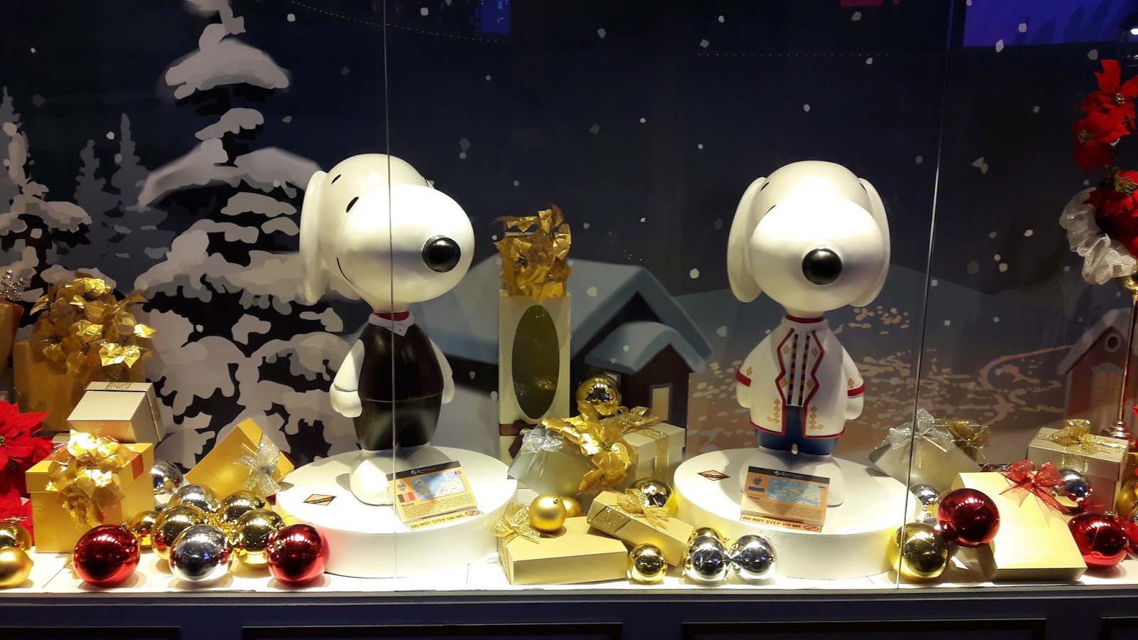 My Blogs: Snoopy And The Peanuts Gang Bring Year End Festive Cheer To ...