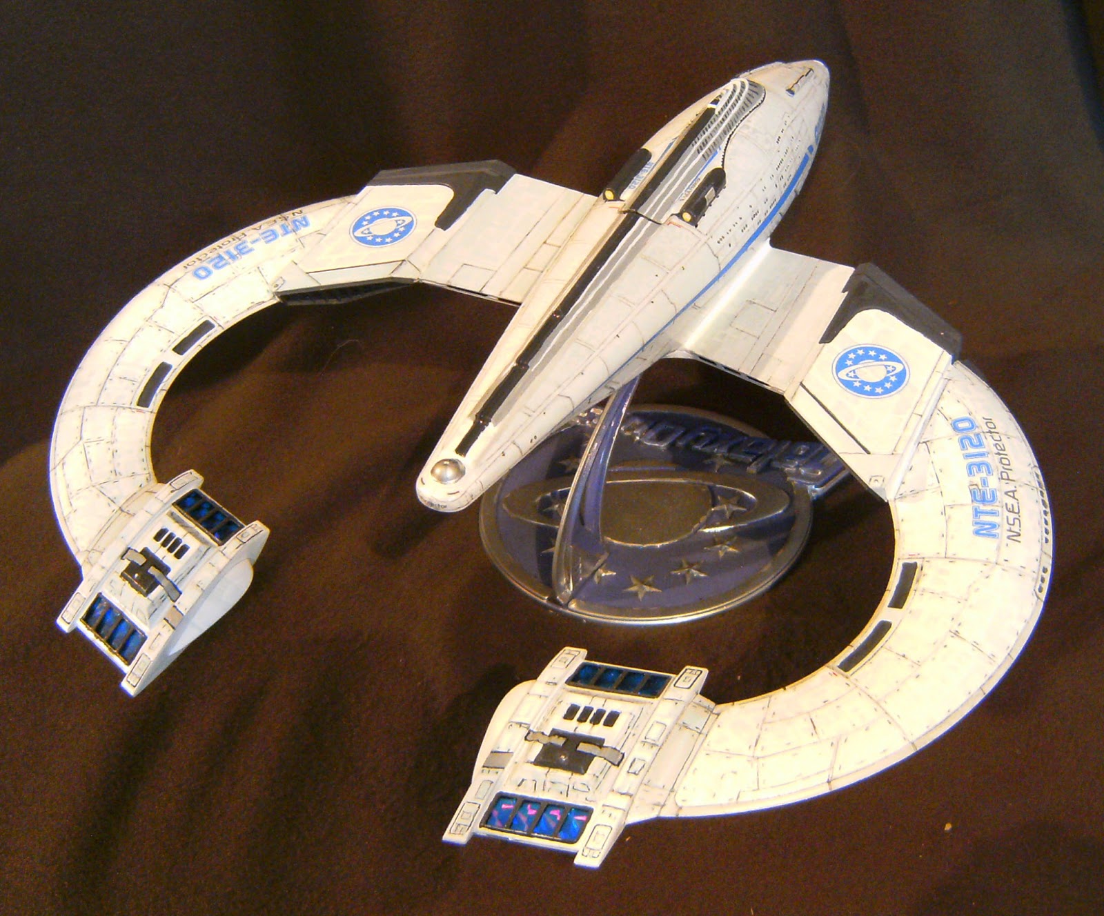 Happyscale-Modellbau: N.S.E.A. Protector (Galaxy Quest) - Pegasus Model ...