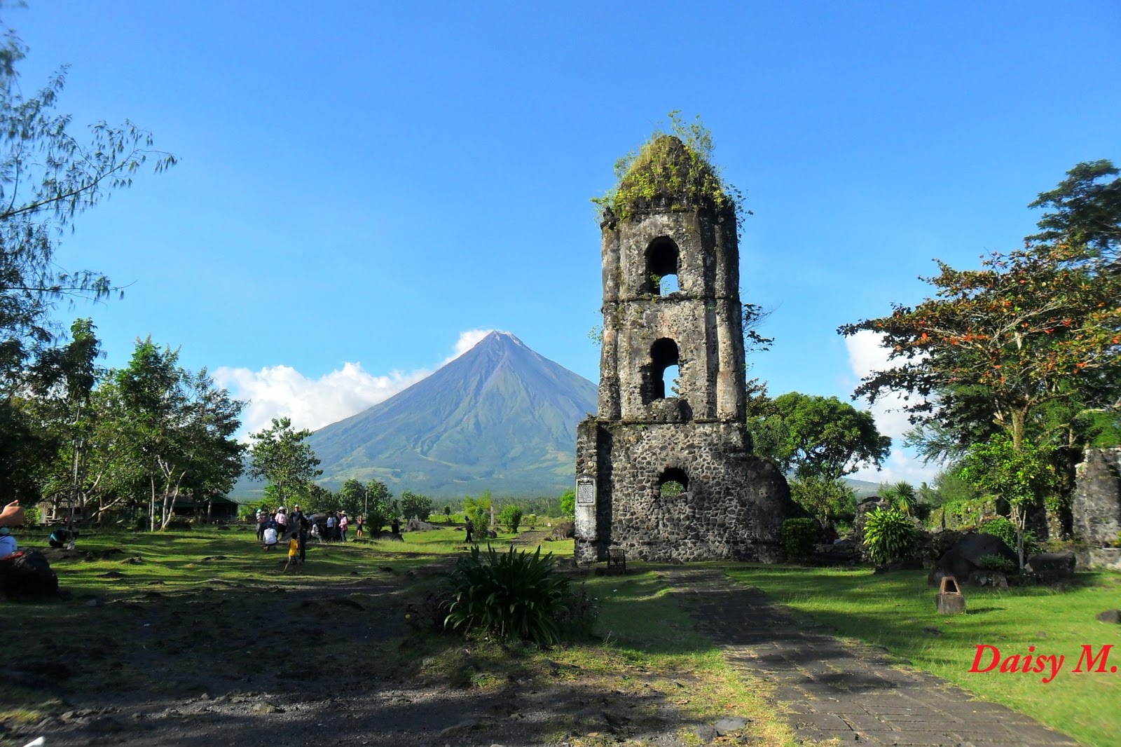 Wanderer Girl: Cagsawa Ruins In Legaspi City