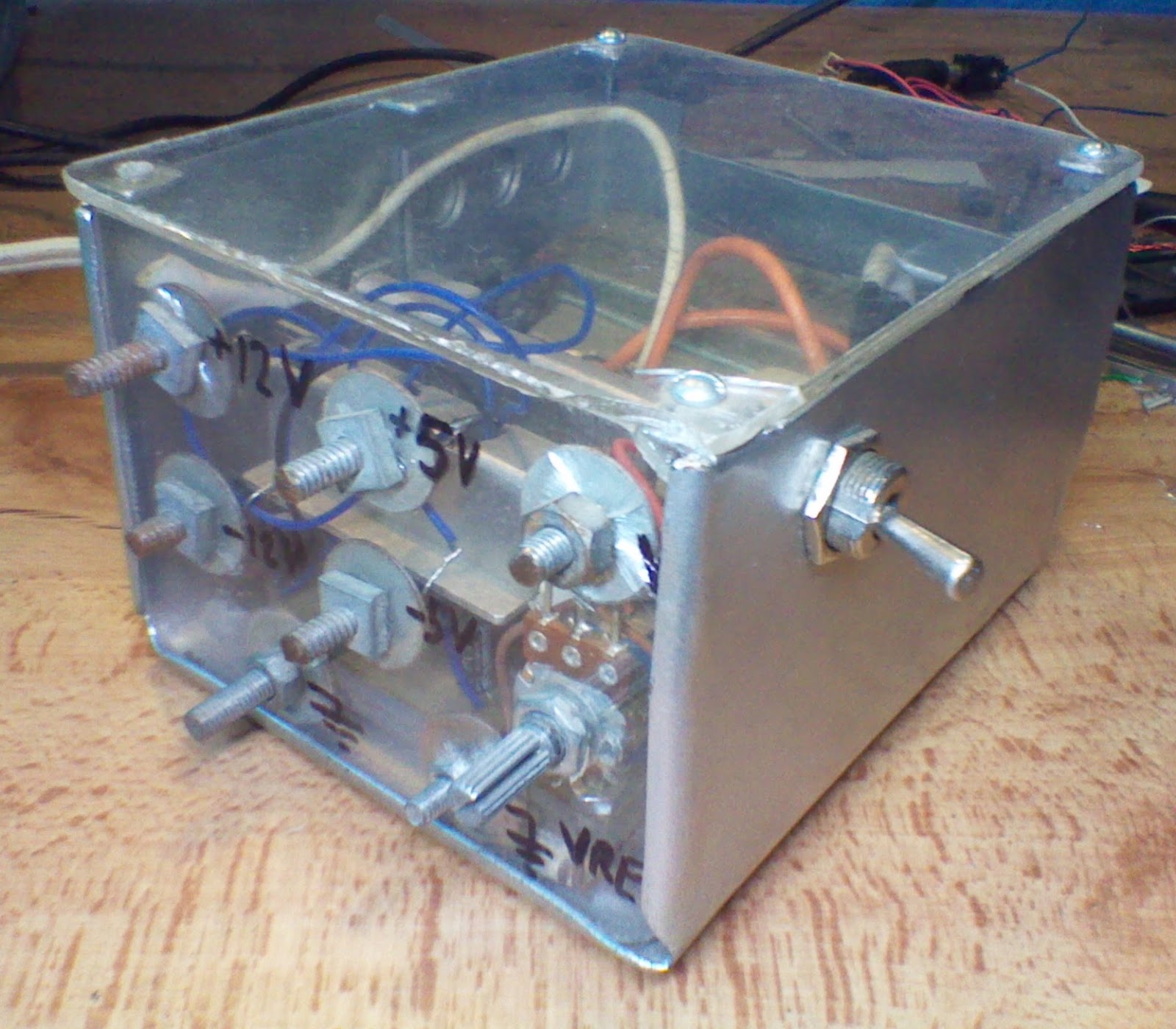 Proyectos de electrónica caseros: Mis fuentes de poder: lineales ...