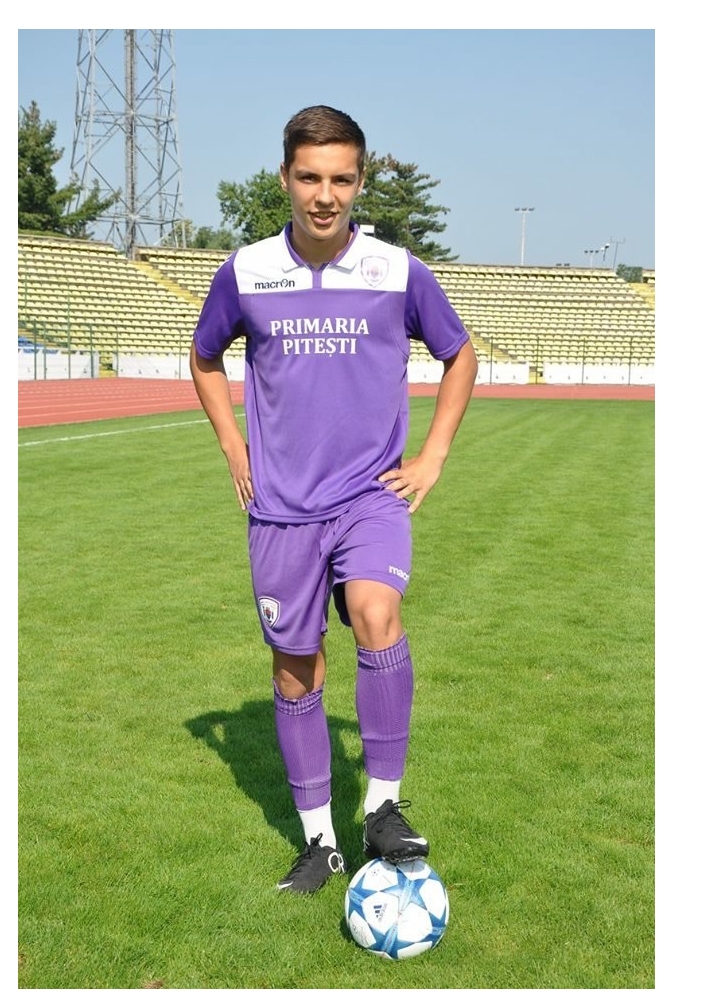La 21 de ani, golgheterul echipei. Adelin Valentin Voinescu este numele ...