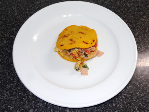 LA COCINA DEL POLLO: AREPAS CON HUEVOS REVUELTOS Y JAMON