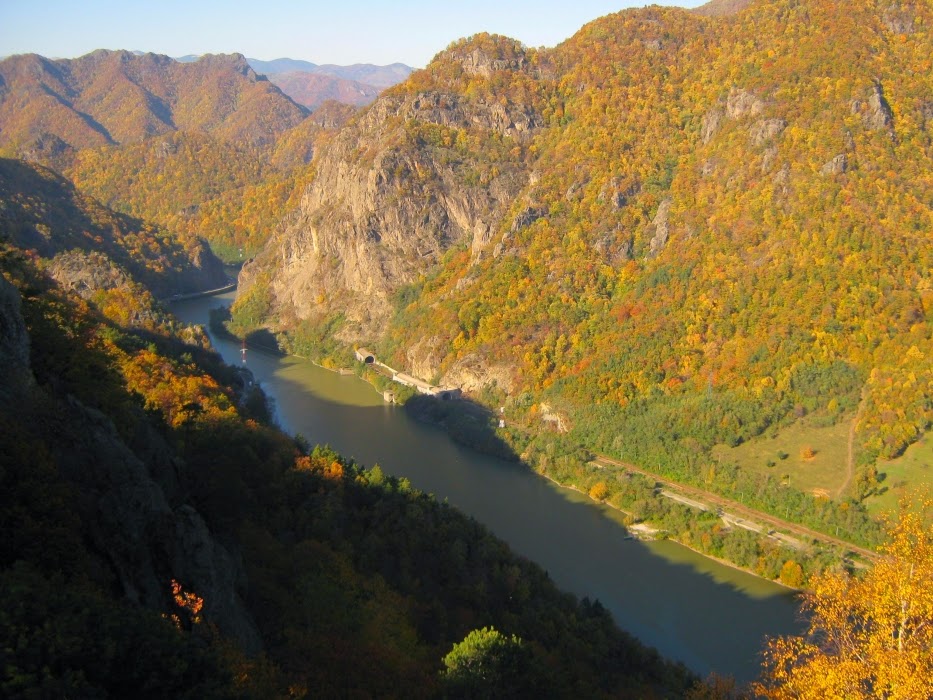 Amazing Romania: OLT DEFILE