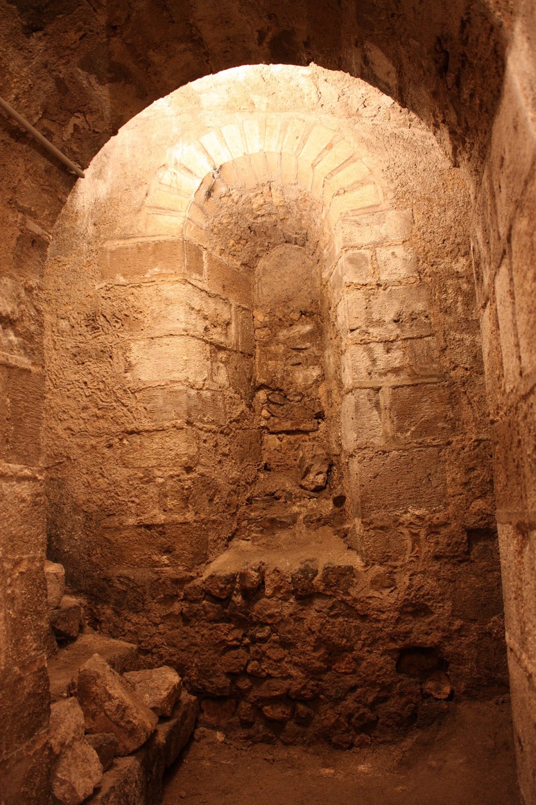 Atlas roman: Orléans - Crypte Saint-Avit (45)