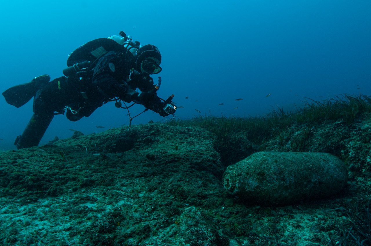 Bombs away! Scuba divers locate WW2 500lb aerial bombs used in 1943 ...
