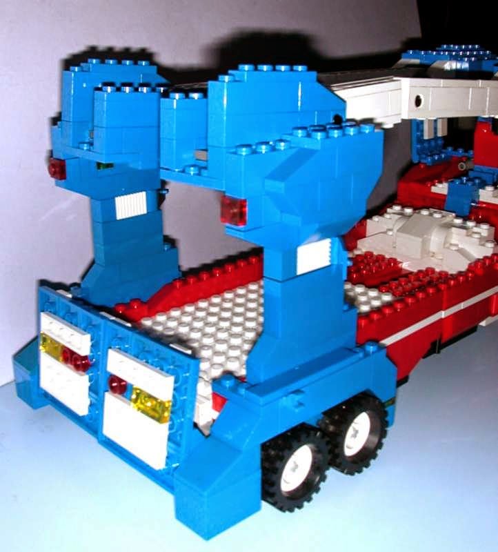 Alanyuppie's LEGO Transformers: LEGO Ultra Magnus: A retrospective ...