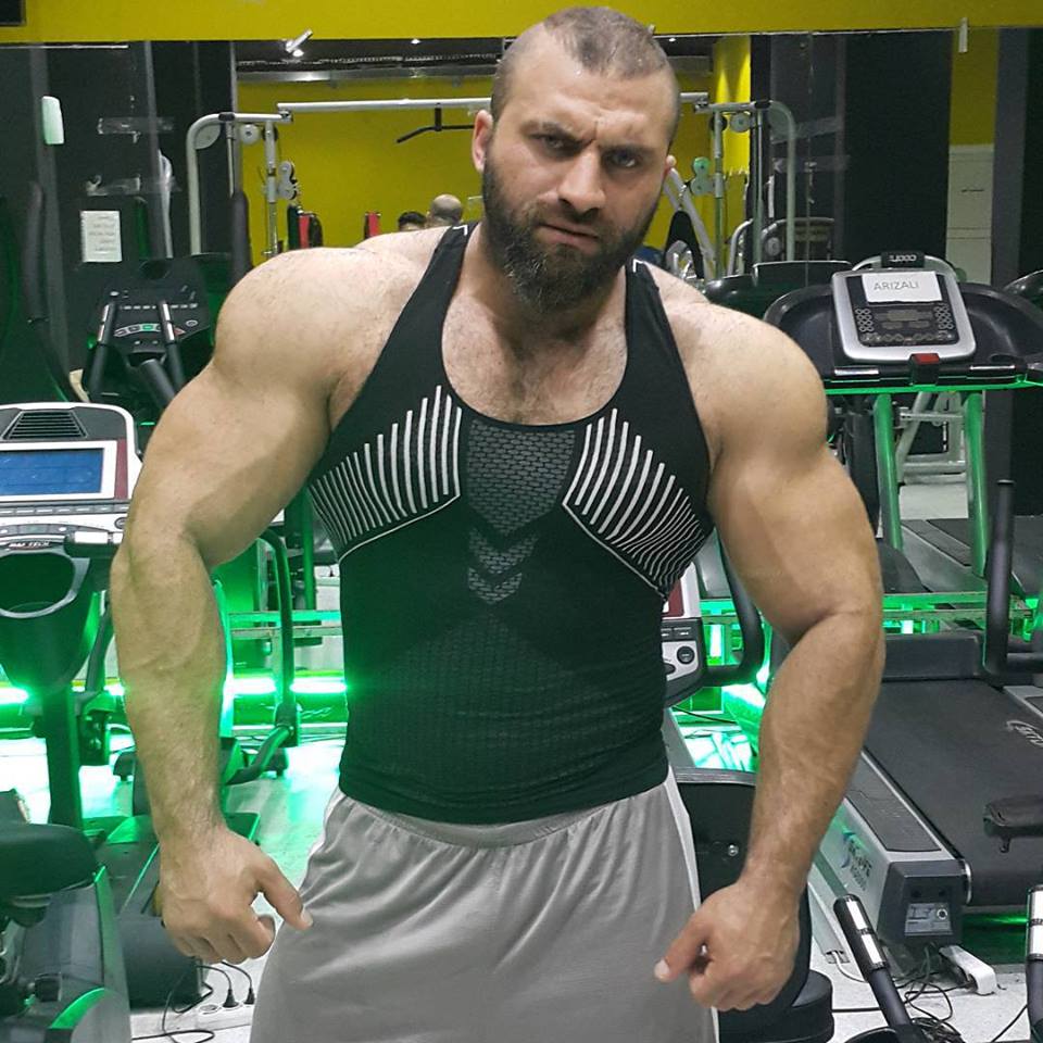 Muscle Lover: Turkish bodybuilder Türker Firat