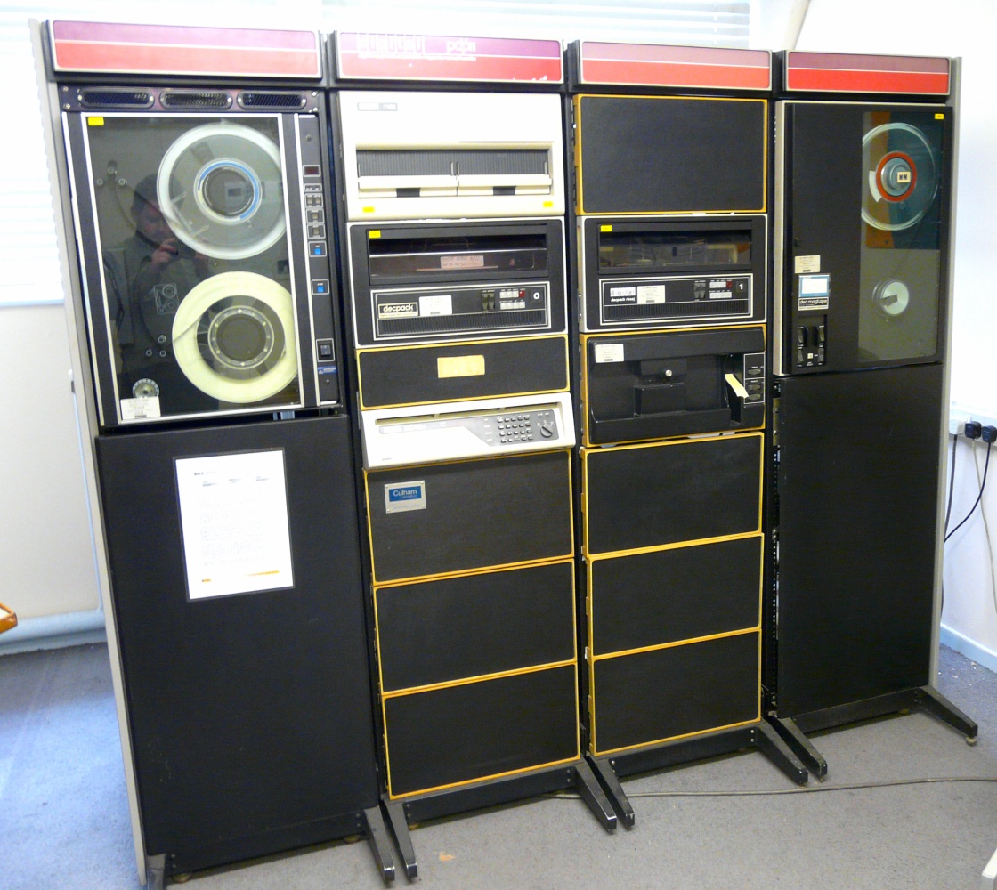 Retromobe Retro Mobile Phones And Other Gadgets Digital Dec Pdp 11