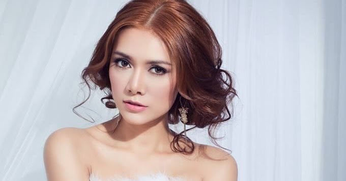 White Fashion Outfit and Myanmar Model May Shows Off Her Beauty