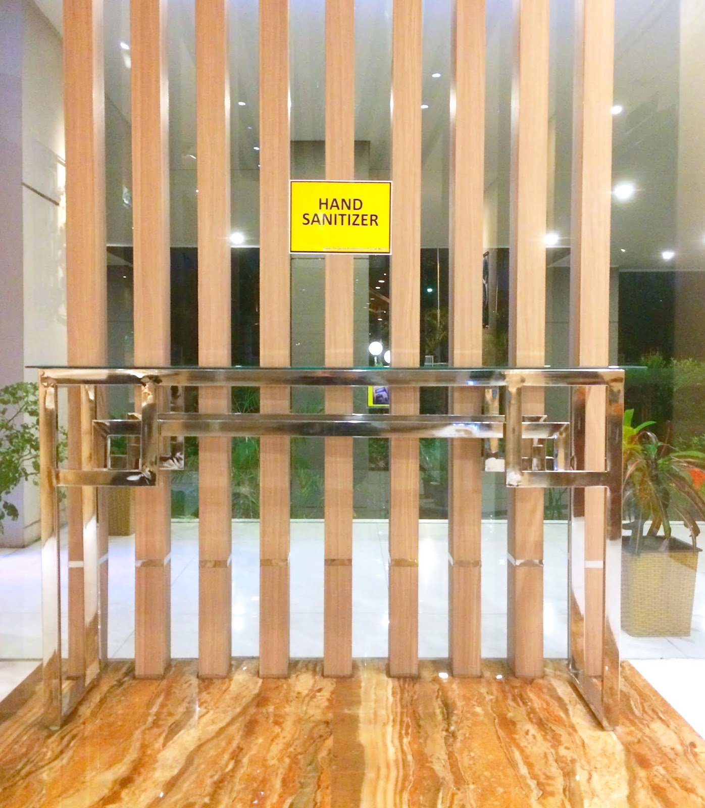 Meja Kaca Stainless Minimalis