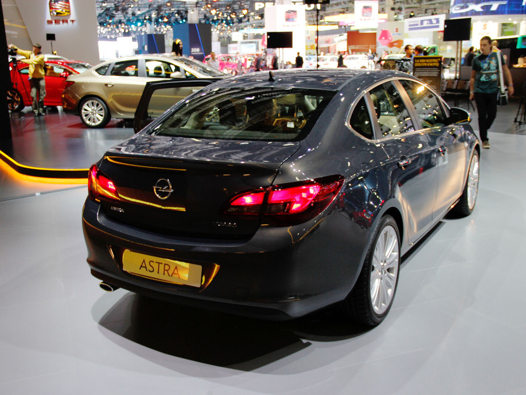 Opel Astra world debut at the motor show command in national capital ...