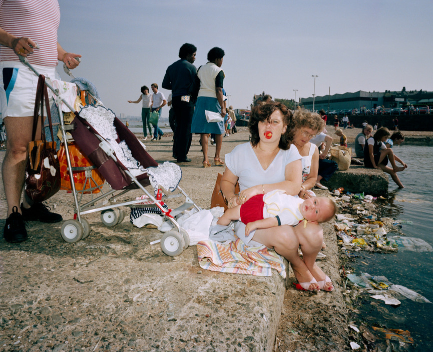 39 Photographs Reveal the Realities of New Brighton, a Working Class ...
