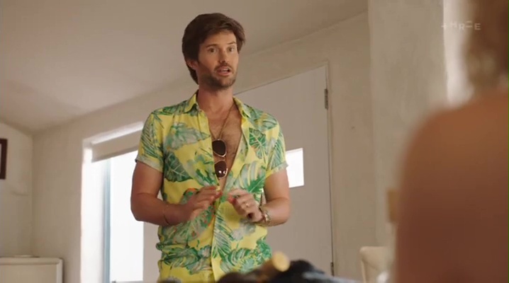 ausCAPS: Daniel Musgrove shirtless in Westside 6-04 "Well That's Not Creepy"