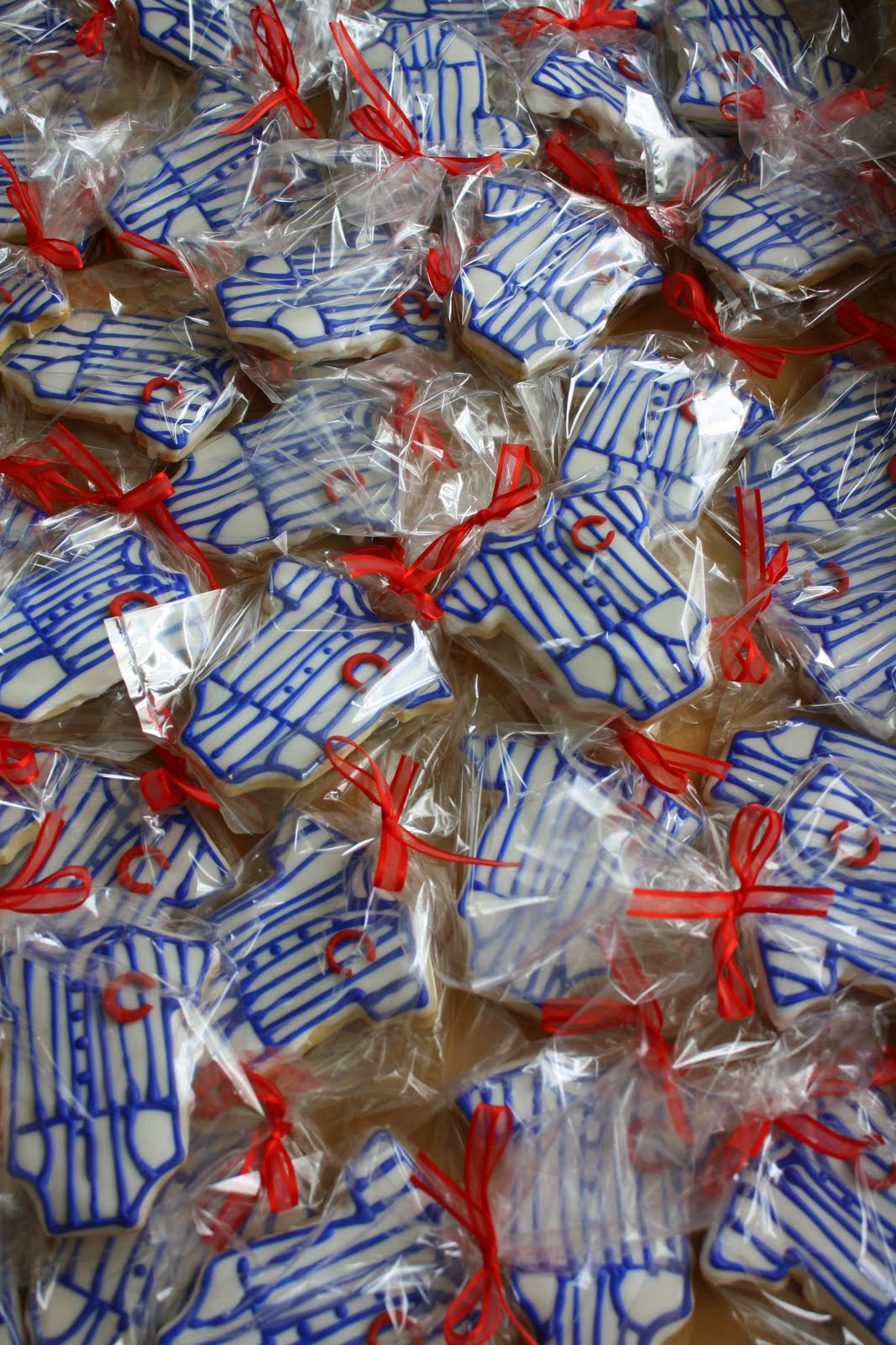 Claudine: Chicago Cubs Baby Shower and Baseball Cookies and Favors