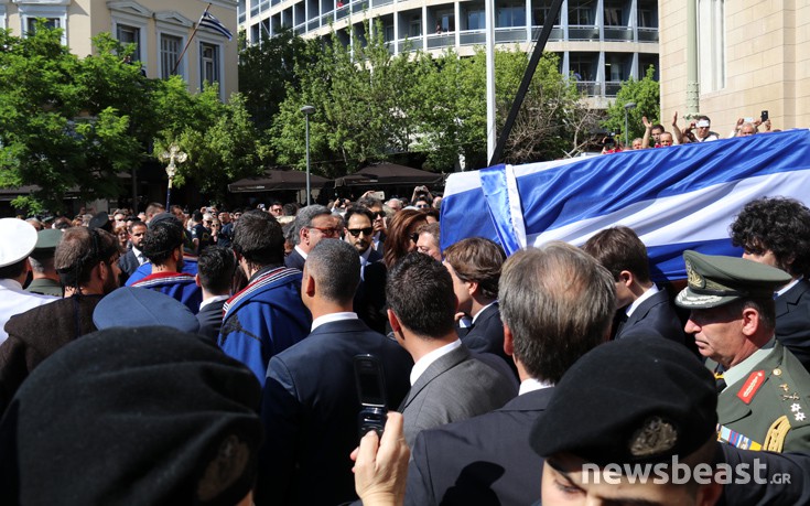 ΠΡΕΖΑ TV ©: Όλη η εγχωρια διαπλοκη παρηλασε στη κηδεια του Κωνσταντινου ...